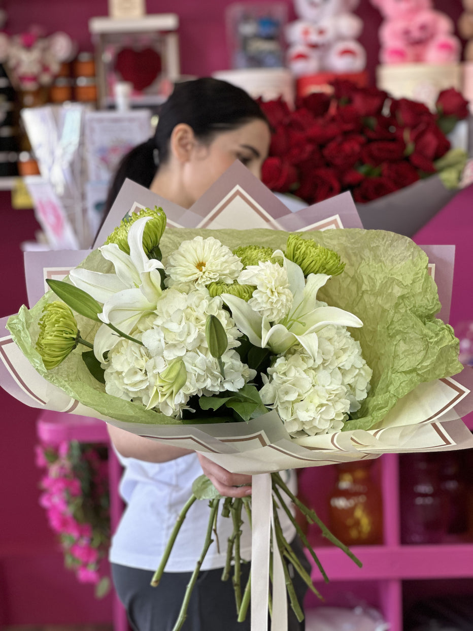 ELEGANT HARMONY BOUQUET – OH MY GOD FLOWERS